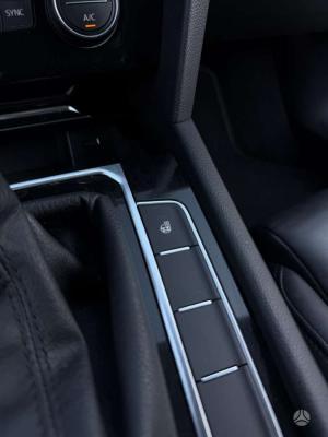 Balts Volkswagen Passat 2019 Viļņa, ar dzinēja tilpumu 1.97 L un nobraukumu 212 tūkst. km par 15990 €, foto 22 vietnē AUTOMOTO.COM.LV