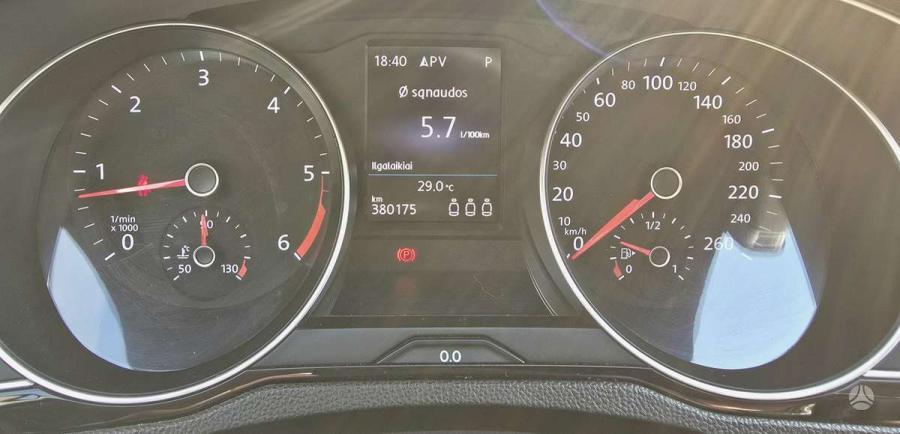 Balts Volkswagen Passat 2019 Tauragė, ar dzinēja tilpumu 1.97 L un nobraukumu 380 tūkst. km par 9350 €, foto 17 vietnē AUTOMOTO.COM.LV