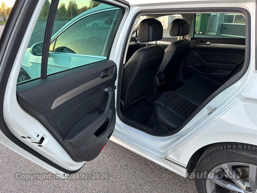 White Volkswagen Passat 2019 in Tartu, with an engine capacity of 2.00 L and mileage of 241 thousand km for 13990 €, photo 13 on AUTOMOTO.COM.LV
