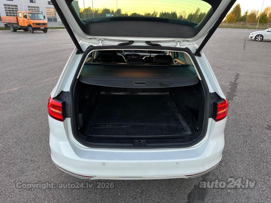 White Volkswagen Passat 2019 in Tartu, with an engine capacity of 2.00 L and mileage of 241 thousand km for 13990 €, photo 21 on AUTOMOTO.COM.LV