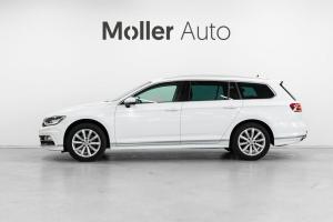 White Volkswagen Passat 2019 in Vilnius, with an engine capacity of 1.50 L and mileage of 132 thousand km for 16900 €, photo 3 on AUTOMOTO.COM.LV