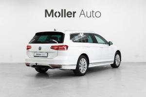 White Volkswagen Passat 2019 in Vilnius, with an engine capacity of 1.50 L and mileage of 132 thousand km for 16900 €, photo 4 on AUTOMOTO.COM.LV