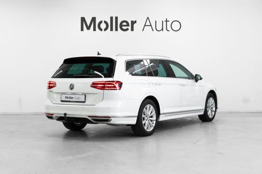 White Volkswagen Passat 2019 in Vilnius, with an engine capacity of 1.50 L and mileage of 132 thousand km for 16900 €, photo 4 on AUTOMOTO.COM.LV