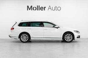 White Volkswagen Passat 2019 in Vilnius, with an engine capacity of 1.50 L and mileage of 132 thousand km for 16900 €, photo 5 on AUTOMOTO.COM.LV