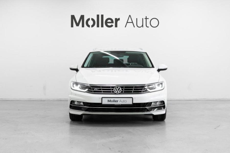 White Volkswagen Passat 2019 in Vilnius, with an engine capacity of 1.50 L and mileage of 132 thousand km for 16900 €, photo 6 on AUTOMOTO.COM.LV