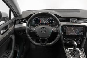 White Volkswagen Passat 2019 in Vilnius, with an engine capacity of 1.50 L and mileage of 132 thousand km for 16900 €, photo 10 on AUTOMOTO.COM.LV