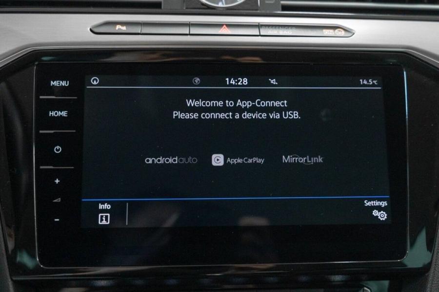 White Volkswagen Passat 2019 in Vilnius, with an engine capacity of 1.50 L and mileage of 132 thousand km for 16900 €, photo 13 on AUTOMOTO.COM.LV