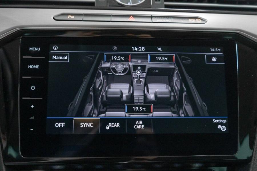 White Volkswagen Passat 2019 in Vilnius, with an engine capacity of 1.50 L and mileage of 132 thousand km for 16900 €, photo 15 on AUTOMOTO.COM.LV