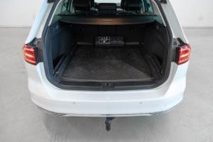 White Volkswagen Passat 2019 in Vilnius, with an engine capacity of 1.50 L and mileage of 132 thousand km for 16900 €, photo 19 on AUTOMOTO.COM.LV