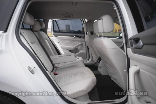 White Volkswagen Passat 2020 in Tartu, with an engine capacity of 2.00 L and mileage of 240 thousand km for 16900 €, photo 11 on AUTOMOTO.COM.LV