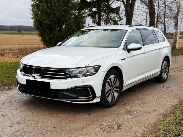 Balts Volkswagen Passat 2020 Klaipėda, ar dzinēja tilpumu 1.40 L un nobraukumu 241 tūkst. km par 10400 €, foto 1 vietnē AUTOMOTO.COM.LV