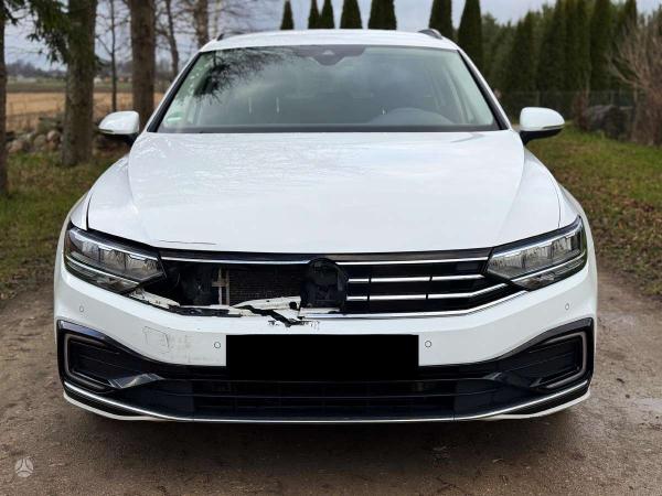 Balts Volkswagen Passat 2020 Klaipėda, ar dzinēja tilpumu 1.40 L un nobraukumu 241 tūkst. km par 10400 €, foto 2 vietnē AUTOMOTO.COM.LV