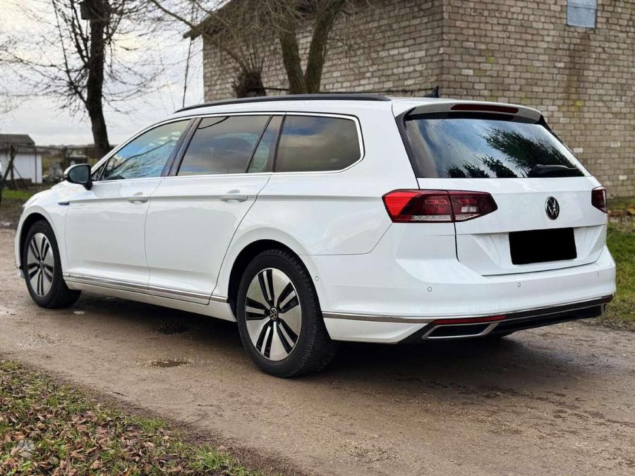 White Volkswagen Passat 2020 in Klaipeda, with an engine capacity of 1.40 L and mileage of 241 thousand km for 10400 €, photo 6 on AUTOMOTO.COM.LV