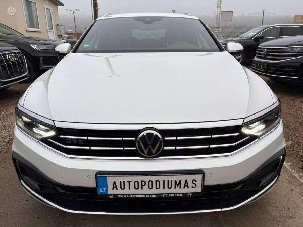 White Volkswagen Passat 2020 in Vilnius, with an engine capacity of 1.40 L and mileage of 175 thousand km for 16450 €, photo 3 on AUTOMOTO.COM.LV