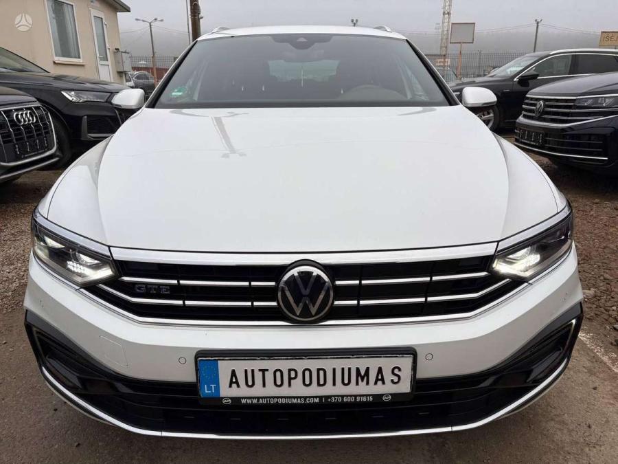 White Volkswagen Passat 2020 in Vilnius, with an engine capacity of 1.40 L and mileage of 175 thousand km for 16450 €, photo 3 on AUTOMOTO.COM.LV