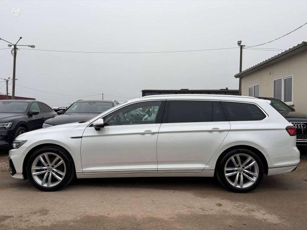 White Volkswagen Passat 2020 in Vilnius, with an engine capacity of 1.40 L and mileage of 175 thousand km for 16450 €, photo 6 on AUTOMOTO.COM.LV