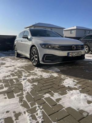 Balts Volkswagen Passat 2020 Viļņa, ar dzinēja tilpumu 1.40 L un nobraukumu 259 tūkst. km par 15500 €, foto  vietnē AUTOMOTO.COM.LV
