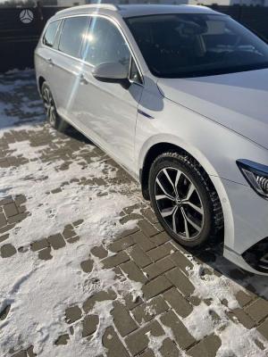 White Volkswagen Passat 2020 in Vilnius, with an engine capacity of 1.40 L and mileage of 259 thousand km for 15500 €, photo 8 on AUTOMOTO.COM.LV