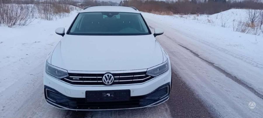 White Volkswagen Passat 2020 in Silute, with an engine capacity of 1.40 L and mileage of 157 thousand km for 11200 €, photo 1 on AUTOMOTO.COM.LV