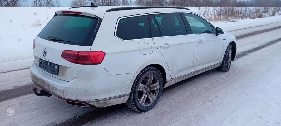 White Volkswagen Passat 2020 in Silute, with an engine capacity of 1.40 L and mileage of 157 thousand km for 11200 €, photo 6 on AUTOMOTO.COM.LV