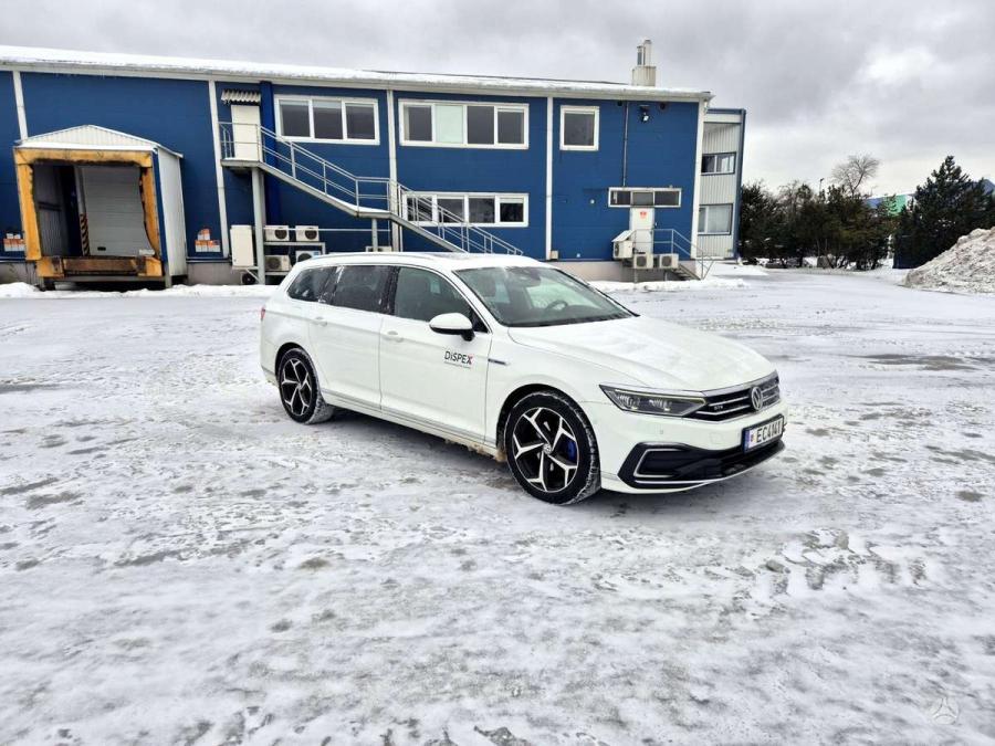 Balts Volkswagen Passat 2020 Viļņa, ar dzinēja tilpumu 1.40 L un nobraukumu 185 tūkst. km par 18900 €, foto 2 vietnē AUTOMOTO.COM.LV