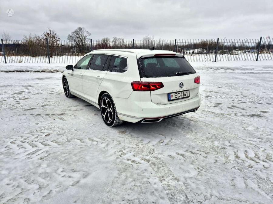 Balts Volkswagen Passat 2020 Viļņa, ar dzinēja tilpumu 1.40 L un nobraukumu 185 tūkst. km par 18900 €, foto 3 vietnē AUTOMOTO.COM.LV