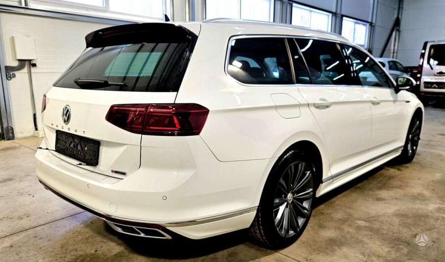 White Volkswagen Passat 2020 in Marijampole, with an engine capacity of 2.00 L and mileage of 321 thousand km for 13915 €, photo 6 on AUTOMOTO.COM.LV