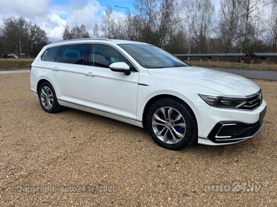 White Volkswagen Passat 2020 in Voru, with an engine capacity of 1.40 L and mileage of 193 thousand km for 15990 €, photo 6 on AUTOMOTO.COM.LV