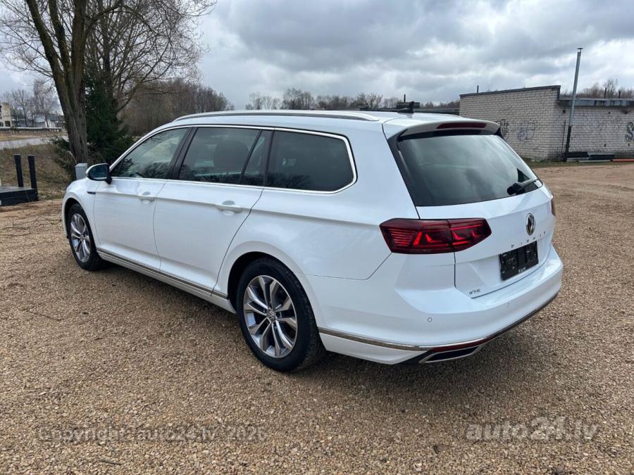 White Volkswagen Passat 2020 in Voru, with an engine capacity of 1.40 L and mileage of 193 thousand km for 15990 €, photo 9 on AUTOMOTO.COM.LV