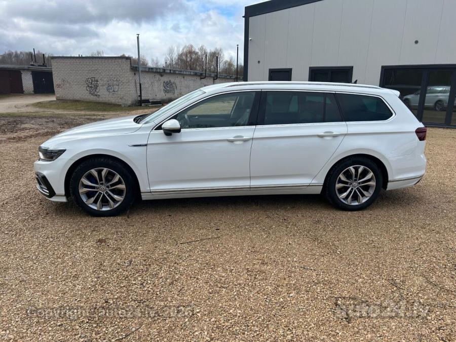 White Volkswagen Passat 2020 in Voru, with an engine capacity of 1.40 L and mileage of 193 thousand km for 15990 €, photo 10 on AUTOMOTO.COM.LV