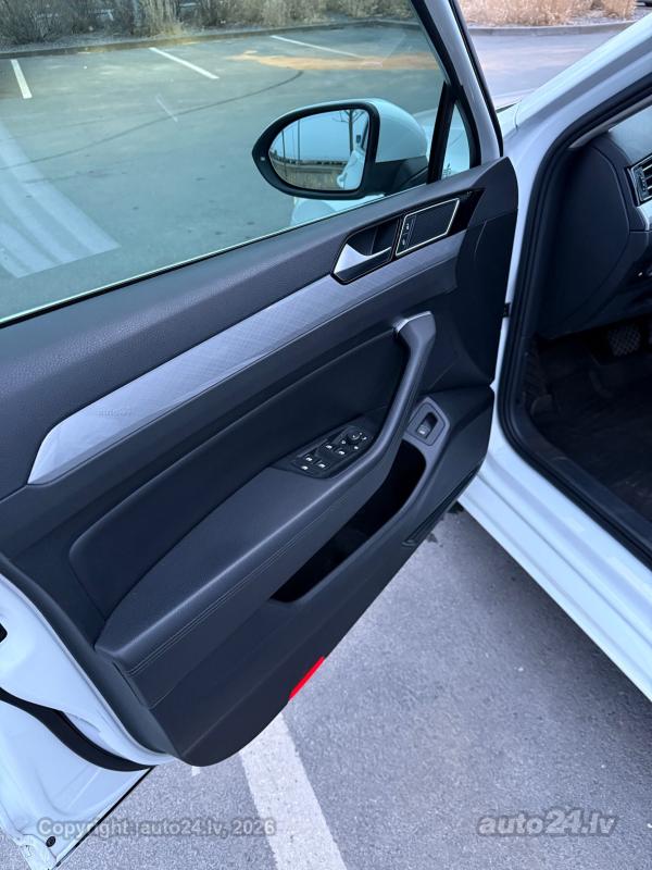 White Volkswagen Passat 2020 in Tallinn, with an engine capacity of 2.00 L and mileage of 330 thousand km for 15500 €, photo 10 on AUTOMOTO.COM.LV