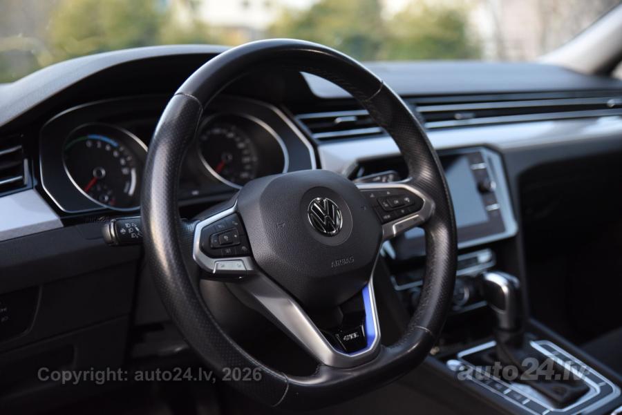 White Volkswagen Passat 2020 in Tallinn, with an engine capacity of 1.40 L and mileage of 221 thousand km for 17700 €, photo 8 on AUTOMOTO.COM.LV