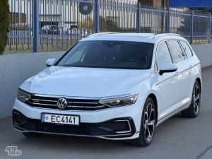 White Volkswagen Passat 2020 in Vilnius, with an engine capacity of 1.40 L and mileage of 186 thousand km for 18500 €, photo  on AUTOMOTO.COM.LV
