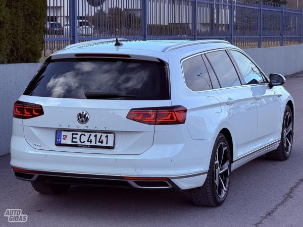 White Volkswagen Passat 2020 in Vilnius, with an engine capacity of 1.40 L and mileage of 186 thousand km for 18500 €, photo 5 on AUTOMOTO.COM.LV