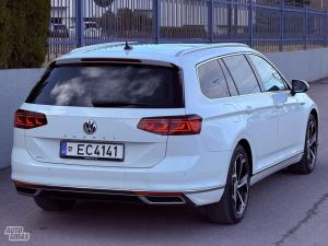 White Volkswagen Passat 2020 in Vilnius, with an engine capacity of 1.40 L and mileage of 186 thousand km for 18500 €, photo 6 on AUTOMOTO.COM.LV
