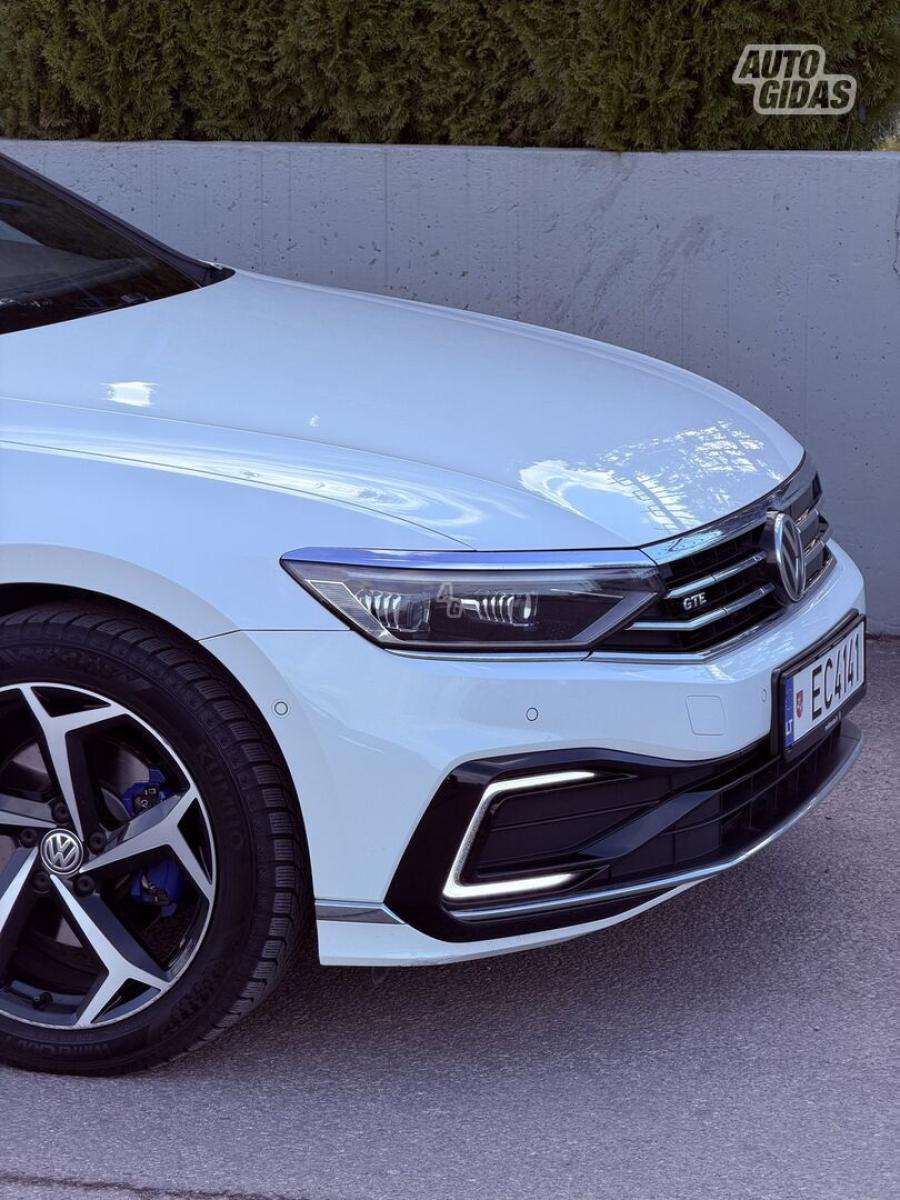 White Volkswagen Passat 2020 in Vilnius, with an engine capacity of 1.40 L and mileage of 186 thousand km for 18500 €, photo 8 on AUTOMOTO.COM.LV