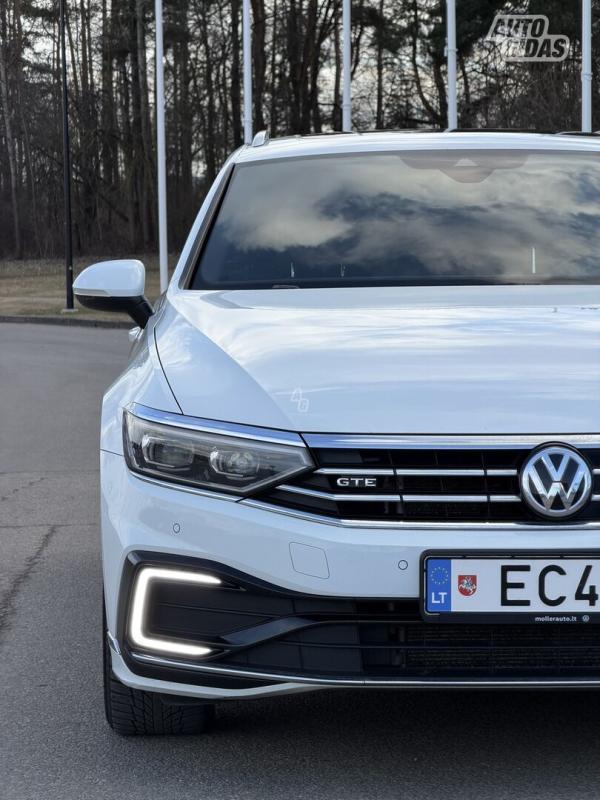 White Volkswagen Passat 2020 in Vilnius, with an engine capacity of 1.40 L and mileage of 186 thousand km for 18500 €, photo 9 on AUTOMOTO.COM.LV