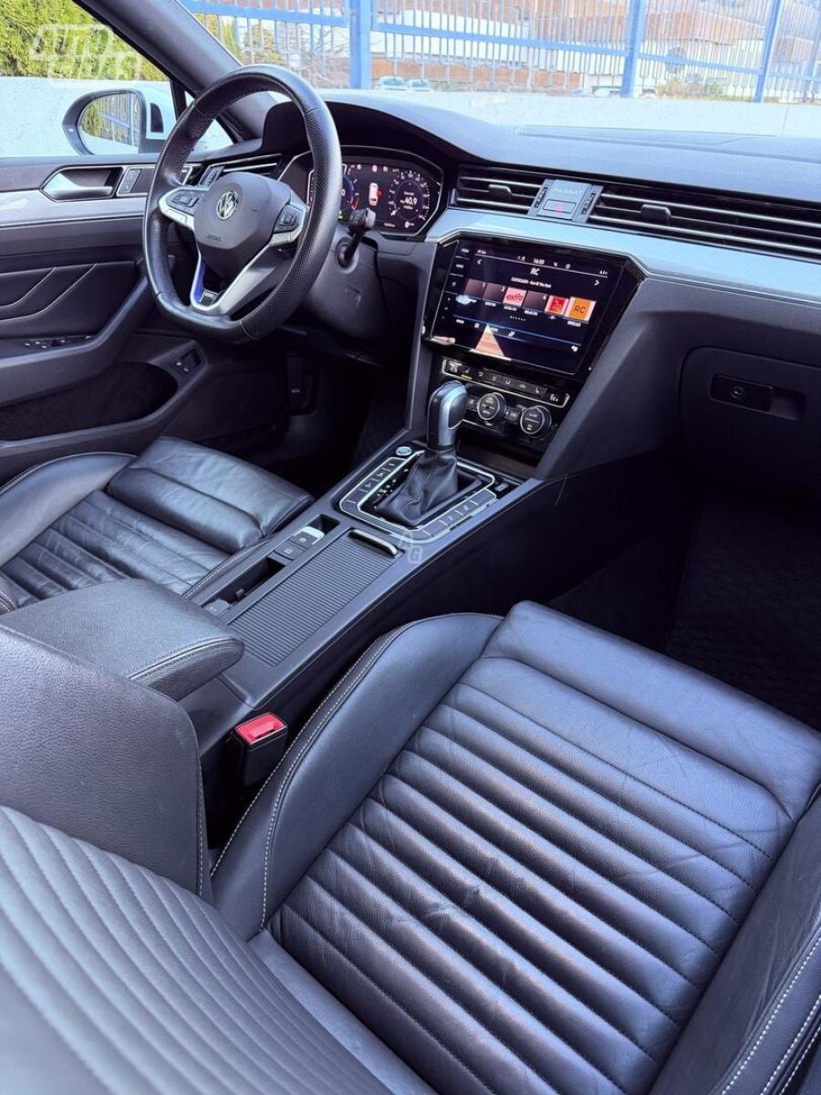 White Volkswagen Passat 2020 in Vilnius, with an engine capacity of 1.40 L and mileage of 186 thousand km for 18500 €, photo 14 on AUTOMOTO.COM.LV