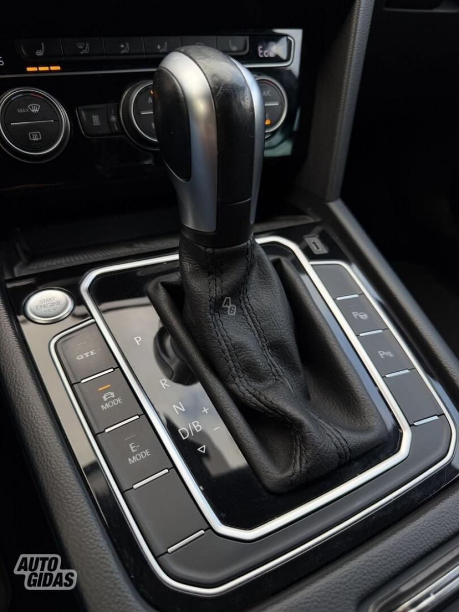 White Volkswagen Passat 2020 in Vilnius, with an engine capacity of 1.40 L and mileage of 186 thousand km for 18500 €, photo 18 on AUTOMOTO.COM.LV