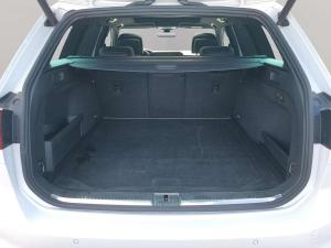 White Volkswagen Passat 2020 in Vilnius, with an engine capacity of 2.00 L and mileage of 151 thousand km for 24999 €, photo 12 on AUTOMOTO.COM.LV