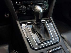White Volkswagen Passat 2020 in Vilnius, with an engine capacity of 2.00 L and mileage of 151 thousand km for 24999 €, photo 17 on AUTOMOTO.COM.LV