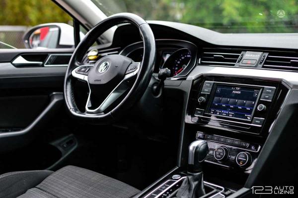 White Volkswagen Passat 2020 in Kretinga, with an engine capacity of 2.00 L and mileage of 298 thousand km for 10999 €, photo 9 on AUTOMOTO.COM.LV