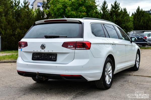 White Volkswagen Passat 2020 in Kretinga, with an engine capacity of 2.00 L and mileage of 298 thousand km for 10999 €, photo 4 on AUTOMOTO.COM.LV