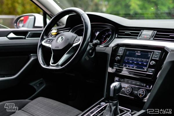 White Volkswagen Passat 2020 in Kretinga, with an engine capacity of 2.00 L and mileage of 298 thousand km for 10999 €, photo 9 on AUTOMOTO.COM.LV