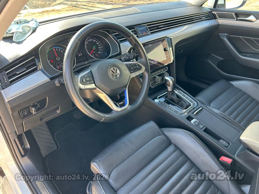 White Volkswagen Passat 2020 in Tartu, with an engine capacity of 1.40 L and mileage of 193 thousand km for 14500 €, photo 10 on AUTOMOTO.COM.LV