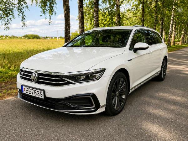 White Volkswagen Passat 2020 in Kaunas, with an engine capacity of 1.40 L and mileage of 176 thousand km for 15599 €, photo 1 on AUTOMOTO.COM.LV
