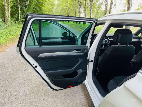 White Volkswagen Passat 2020 in Kaunas, with an engine capacity of 1.40 L and mileage of 176 thousand km for 15599 €, photo 7 on AUTOMOTO.COM.LV