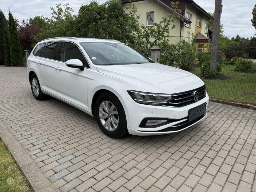 White Volkswagen Passat 2020 in Vilnius, with an engine capacity of 1.97 L and mileage of 149 thousand km for 14500 €, photo 1 on AUTOMOTO.COM.LV