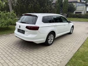 White Volkswagen Passat 2020 in Vilnius, with an engine capacity of 1.97 L and mileage of 149 thousand km for 14500 €, photo 4 on AUTOMOTO.COM.LV