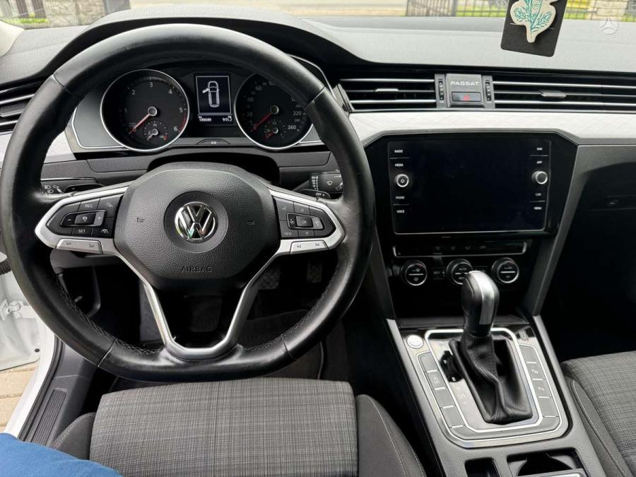 White Volkswagen Passat 2020 in Vilnius, with an engine capacity of 1.97 L and mileage of 149 thousand km for 14500 €, photo 8 on AUTOMOTO.COM.LV